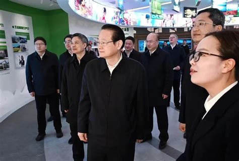 风雅作品 浙江省委书记易炼红一行来到淳安县调研，考察下姜村一滴水研学营 集团动态 风雅颂扬文化传播集团（杭州）有限公司