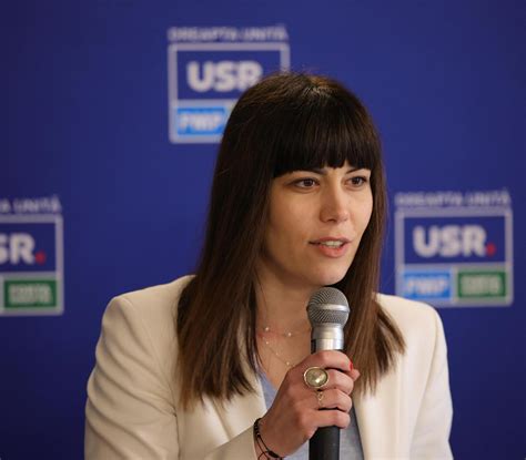 Portret de candidat Cristina Prună