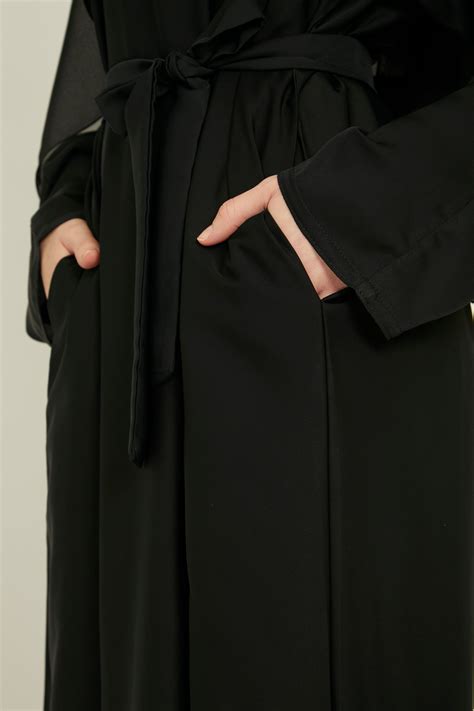 Plain Black Closed Abaya With Pockets And Matching Hijab