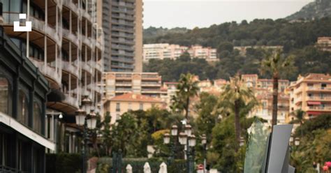 길가에 주차된 흰색 스포츠카 사진 Unsplash의 무료 자동차 이미지