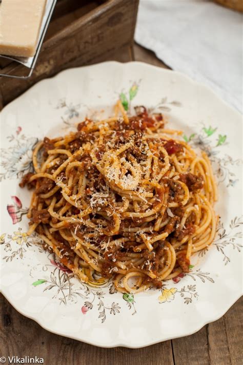Traditional Spaghetti Bolognese Vikalinka