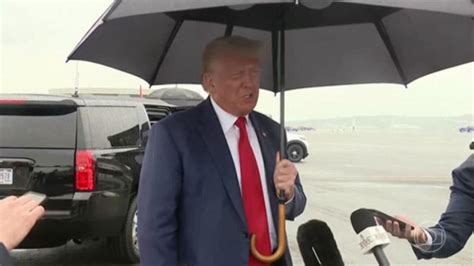 Trump é formalmente acusado em tribunal da Justiça federal dos EUA e se