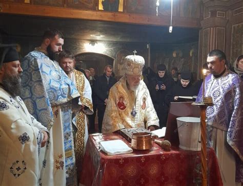 Liturghie Arhierească și hirotonie întru preot în ajunul Bobotezei la