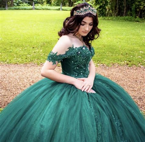 Emerald Green Quince Dress And Crown Quinceanera Dresses Quince Dresses Green Quince Dress