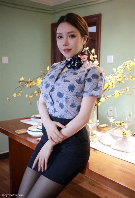 미녀 스튜어디스 황락 한 제복 유혹 가슴 큰 단추 풀 어 레이디사진