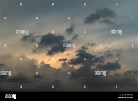 Abstrakte wolkenbildung Fotos und Bildmaterial in hoher Auflösung Alamy
