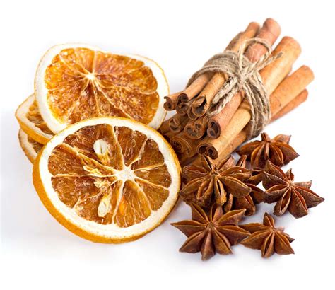 Weihnachten Gewürze Zimtstangen Anis Sterne und Scheiben des getrockneten Orangen Stock Bild
