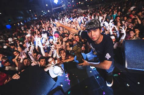 Aczino Se Coronó Campeón De La Red Bull Batalla De Los Gallos 2017