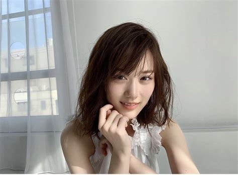 いぐさ On Twitter 酸っぱいようで、少し刺激的な匂いが鼻腔に届く。 僕は、ｸﾁｭｸﾁｭ、と膣を舌で刺激すると、中から愛液が