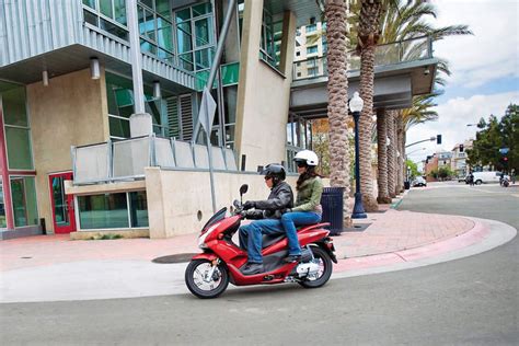 Info Modifikasi Motor Candy Red 2011 Honda Pcx 125