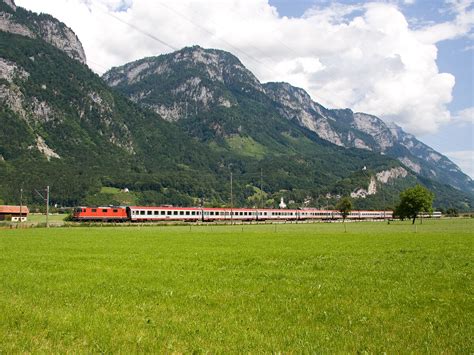 Re 4 4 II Of SBB Between Walenstadt And Flums