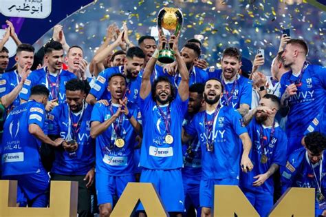 الزعيم يتوج انتصاره الـ 34 بـالذهب ونيمار يرفع الكأس