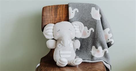 실내 고요한 귀여운 귀여운 장식 귀여운 코끼리 나무 바닥 놀이방 따뜻한 음색 마 루 판 매력적인 목재 가구 미니멀리스트 장식 보육실 봉제 봉제