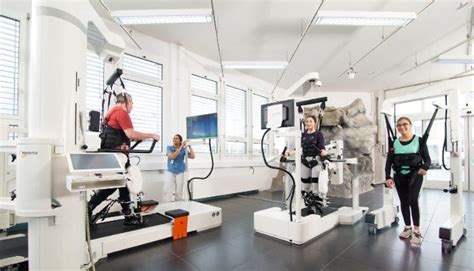 Robot Assisted Movement Training And Virtual Reality Recommended By The Experts
