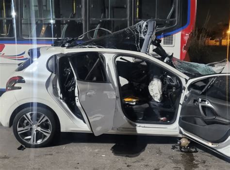 Dos Adolescentes Murieron Al Chocar Su Auto Contra Un Colectivo En