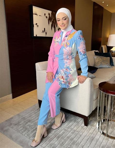 10 Ide OOTD Hijab Putri Zulkifli Hasan Dominasi Warna Biru