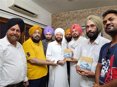 ਮੈਂਬਰ ਪਾਰਲੀਮੈਂਟ ਹੰਸ ਰਾਜ ਹੰਸ ਉੱਘੇ ਗੀਤਕਾਰ ਬਾਬੂ ਸਿੰਘ ਮਾਨ ਅਤੇ ਸ਼ਮਸ਼ੇਰ ਸੰਧੂ