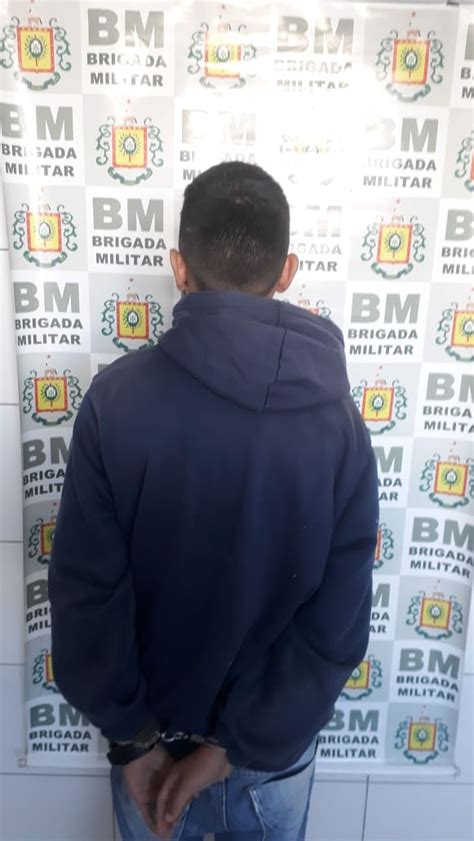 Após Troca De Tiros Adolescente Suspeito De Roubar Carro é Apreendido