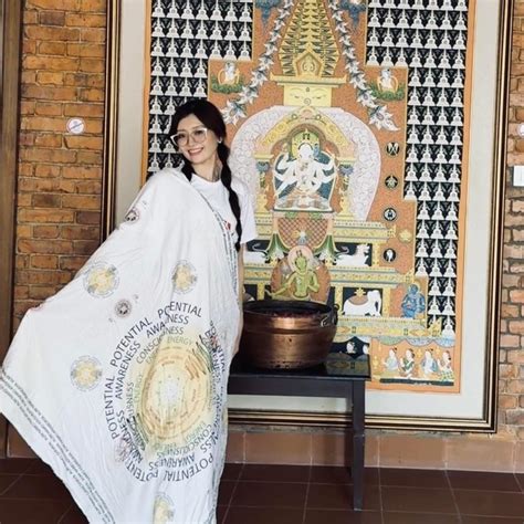 Бодолгүй амгалан төлвөөс харилцаагаа үргэлжлүүлье 💜 Аав ээж дүүгээ хардаг ах эгч нар😍 Өвөө эмээ