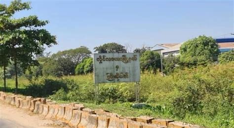 လှိုင်သာယာတွင် စစ်တပ်က စက်ရုံကြိုပို့ကားများကို စစ်ဆေးနေ