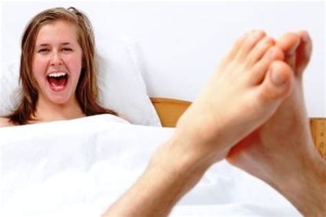 Pria Berikan Seks Oral Untuk Mengikat Wanita