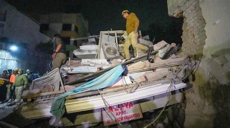 पाच मजली इमारत पत्त्याच्या गठ्ठ्यासारखी कोसळली तीसहून अधिक लोक गाडले