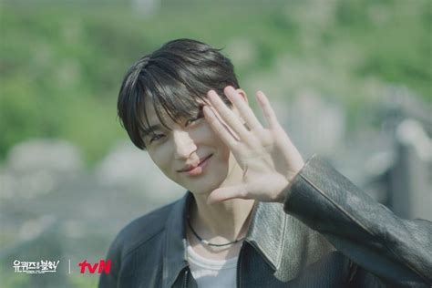 더쿠 [유퀴즈 X 변우석 스틸컷] 소중히 품어온 변 우 석♡자기님들 앞에 소개드리옵니다 한 톨도 놓칠 수 없다 선재 종합