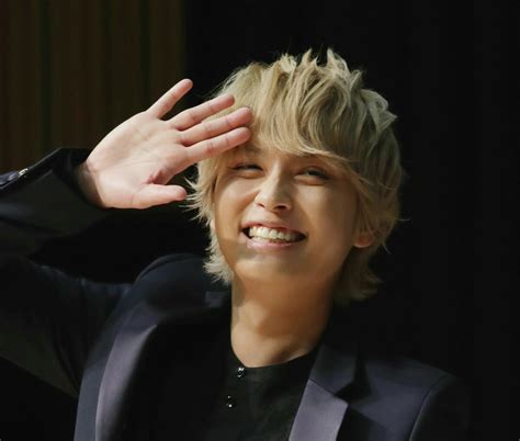 手越祐也がメイド姿でサービスオムライスに「クセがすごい炭次郎」爆誕させ話題！