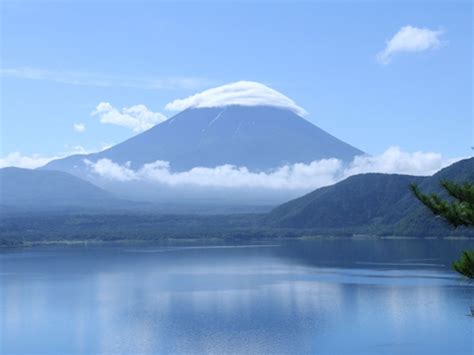 富士山にかかる雲で天気が分かる‐富士登山ツアーの用語集／富士登山ツアーのビーウェーブ