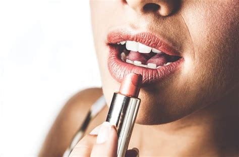 Lipstick Gets Clumpy On Lips What To Do