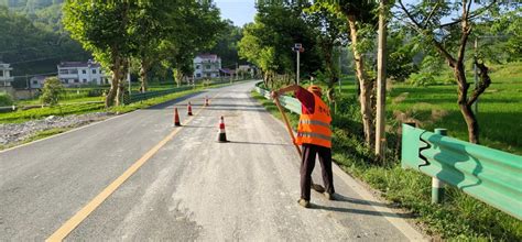 青阳分中心：快速清理路面泼洒保安畅 池州市交通运输局