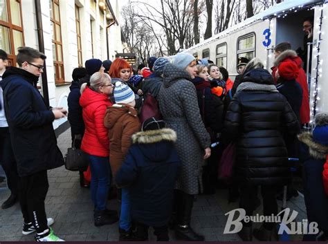 Святковий потяг розпочав зимовий сезон на Київській дитячій залізниці Вечірній Київ