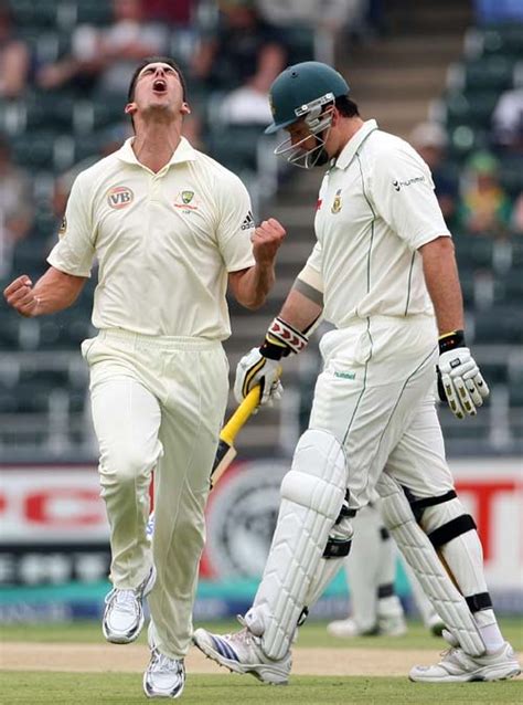 Mitchell Johnson Exults After Removing Graeme Smith