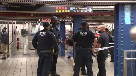 Nyc Crime Man Stabbed In The Back At Midtown Subway Station Abc7 New