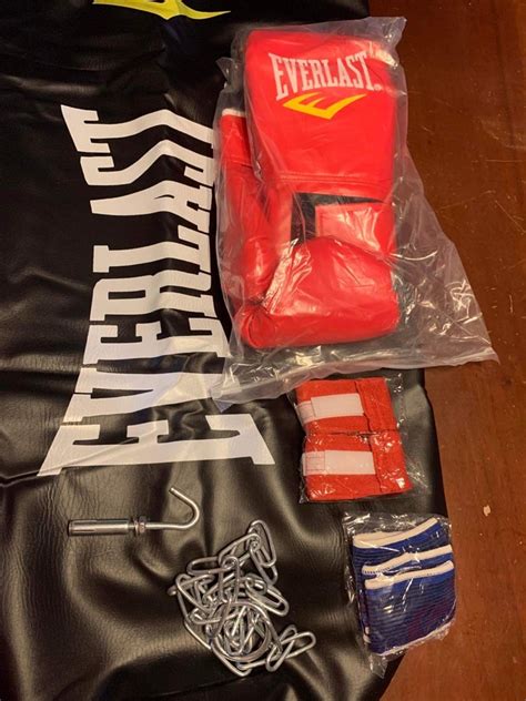 Everlast Hollow Punching Bag Set With Gloves 950 Pesos On Carousell