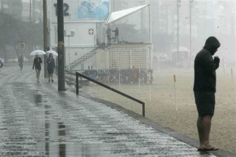 Frente Fria Traz Chuva E Deixa Mar Agitado No Rio Fotos R7 Rio De