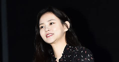 포토엔 김윤혜 어두운 극장 밝히는 미모사랑하기 때문에