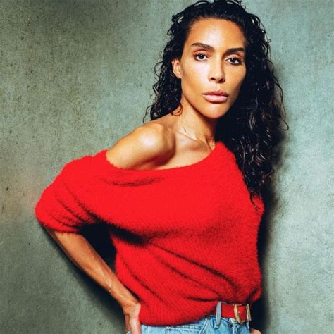 ट्रांसजेंडर के प्यार में पड़ा स्टार फुटबॉलर प्लेबॉय सुपरमॉडल को कर रहा