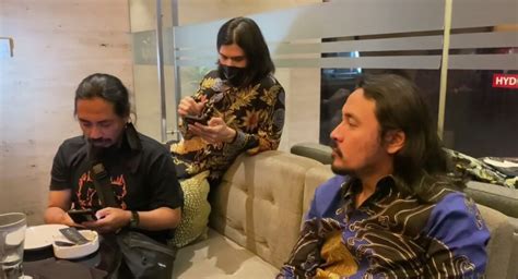 Dua Vokalis Dewa 19 9 Potret Kompak Ello Dan Virzha