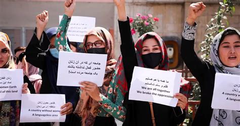 وزیران خارجه ۱۲ کشور از طالبان خواستند که تصمیم توقف کار زنان در نهادها