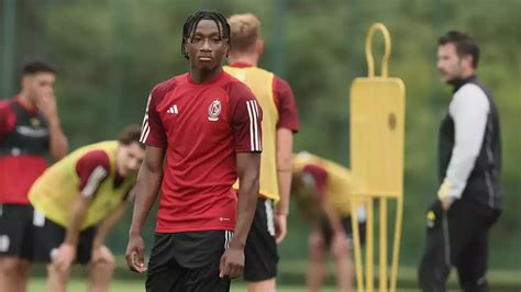 Le Standard a dévoilé son nouveau maillot domicile pour la saison 2023