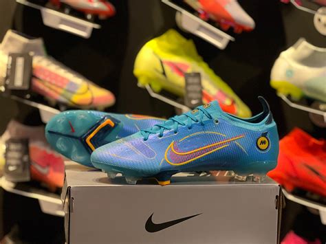 รองเท้าฟุตบอลผู้ชาย รองเท้าสตั๊ดไนกี้ รองเท้าฟุตบอลไนกี้ Nike Mercurial