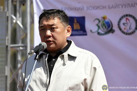 УИХ ын дарга М Энхболд Үндэсний цэцэрлэгт хүрээлэнд мод тарив