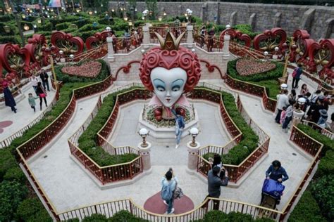 Alice In Wonderland Maze Shanghai Disneyland Green Vacation Deals