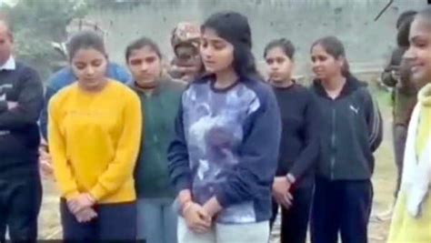 जेवर विधायक ने छात्राओं से जनसंवाद कर दी सुरक्षा की गारंटी कहा सृष्टि
