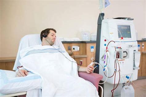 腹膜透析和血液透析有何区别？医生：可从3方面分析，不妨看看患者进行治疗