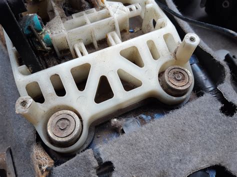 Как снять блокиратор кпп и вобще кулису мкпп 5ст? — Mazda 6 (1G) GG, 2 ...