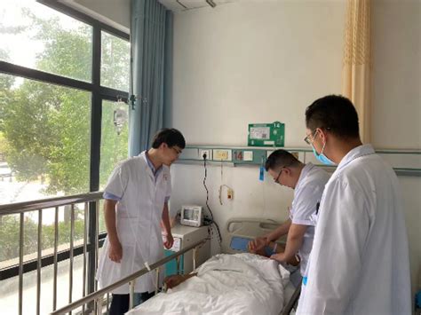 区卫生健康局：荔湾中心医院专家组前往贵州深入东西部协作 寻访红色足迹（组图）广州市荔湾区人民政府门户网站