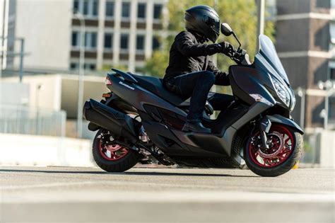 Prova Suzuki Burgman 400 2017 Pregi E Difetti Motociclismo