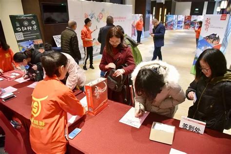 暖场子的人叫什么 暖场歌手是什么 暖场嘉宾是什么意思 大山谷图库